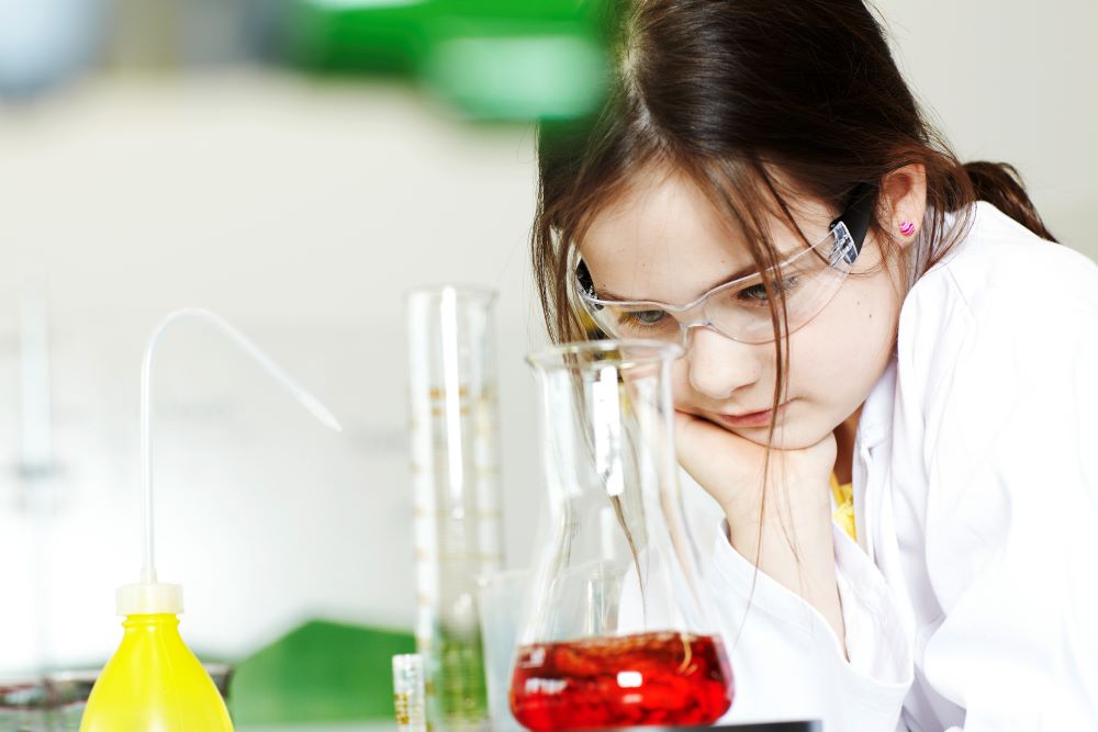 Henkel impulsa la educación científica de niñas y niños en ...