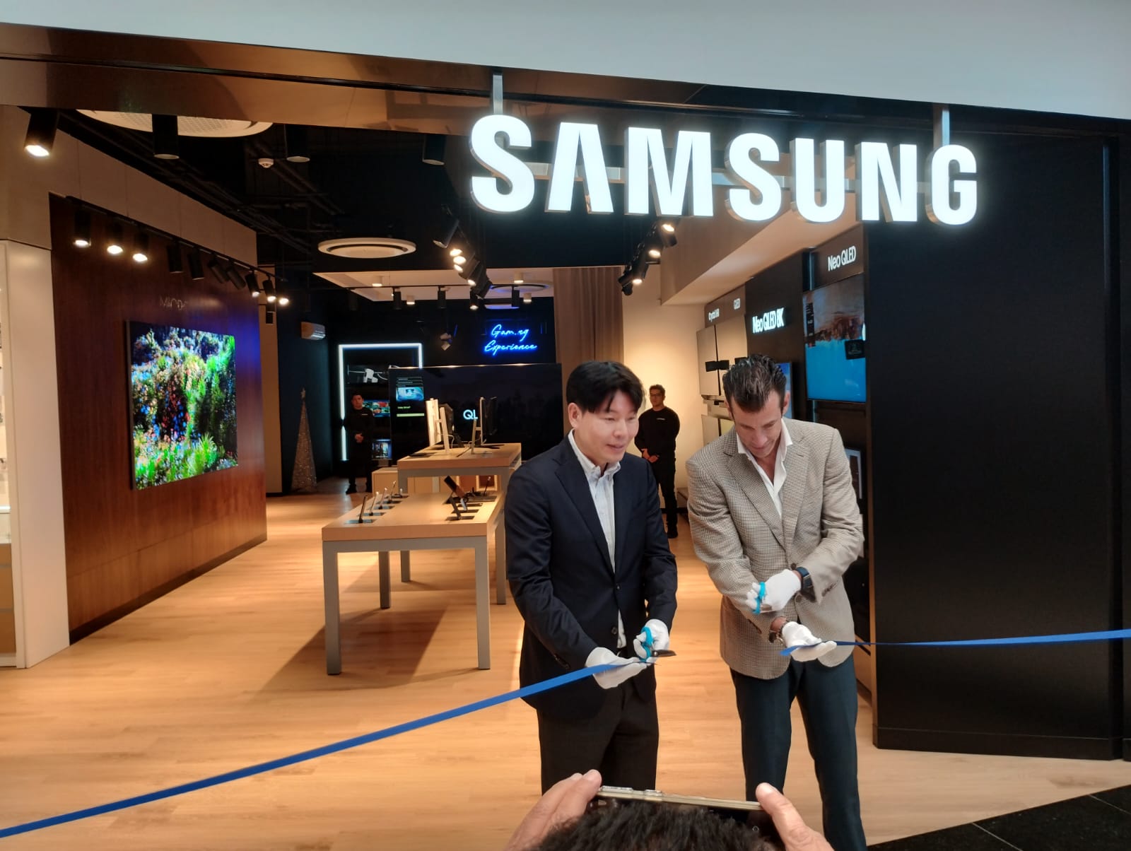 Explora lo último en tecnología en la nueva tienda de Samsung en ...