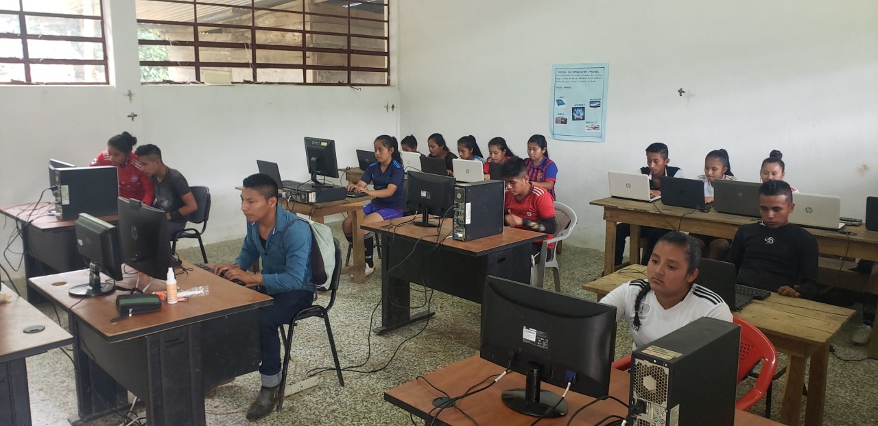 ONG guatemalteca Poder y Luz Maya entre los finalistas del Premio Zayed ...